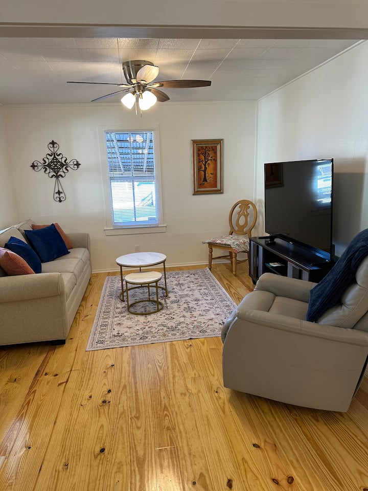 Delhomme Carriage House Comfy 2 Bedroom In Scott - Lafayette, LA