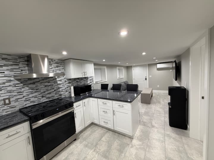 Cozy Modern 1br | Near Nyc | Sleeps 4 | Fast Wi-fi - Edgewater, NJ