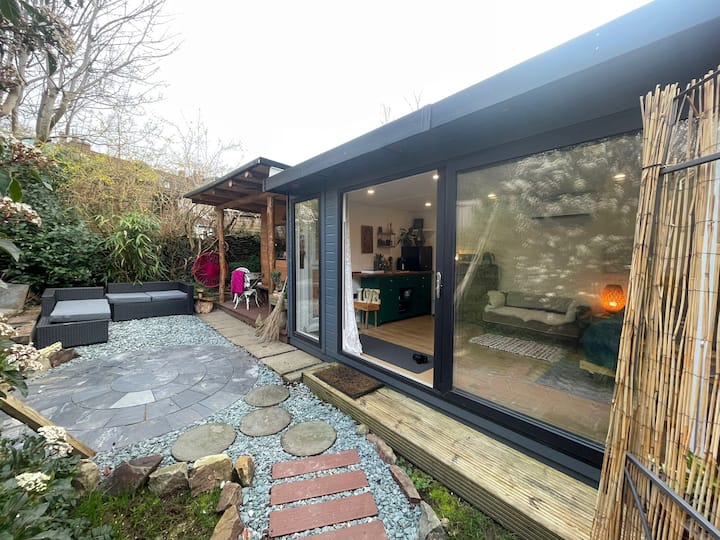 Secluded Bristol Garden Hideaway Retreat - Bristol