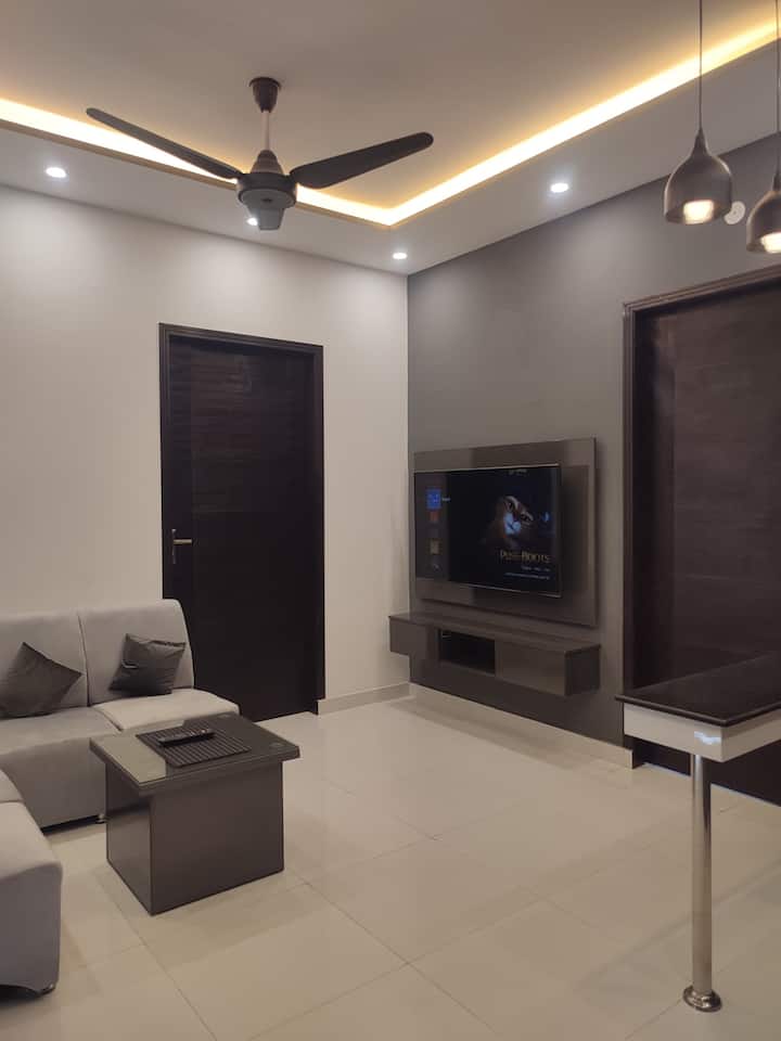 9br Multi-level Home With Container-style Rooftop - Lahore