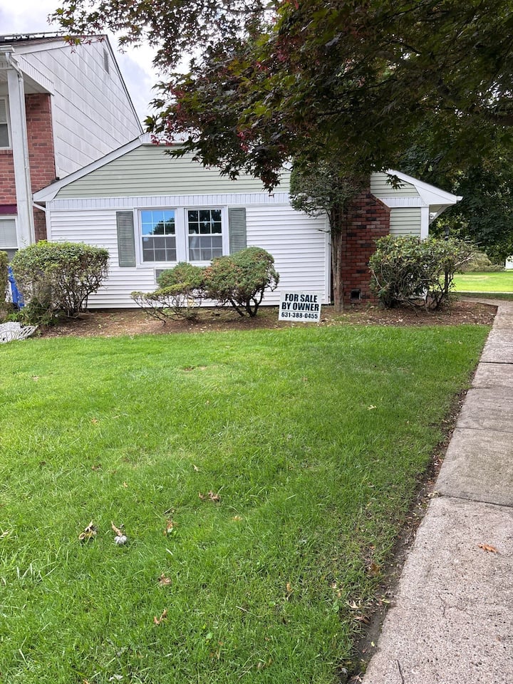 Cozy 2br Home, Quiet Coram Neighbourhood - Port Jefferson, NY