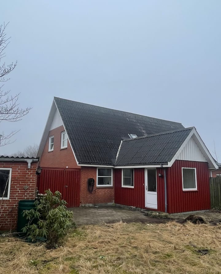 Hus I Roligt Kvarter På 110 M2 Nær Skov Og Strand - Hirtshals