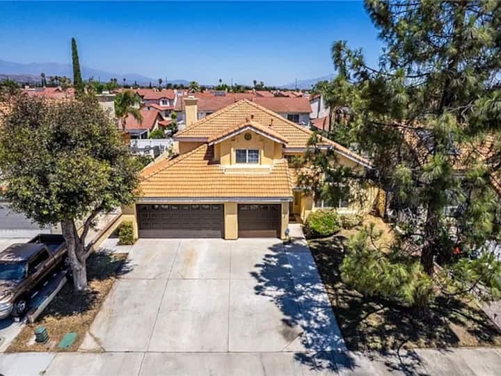 The Manor - Spacious 4br Home In Moreno Valley - Moreno Valley, CA