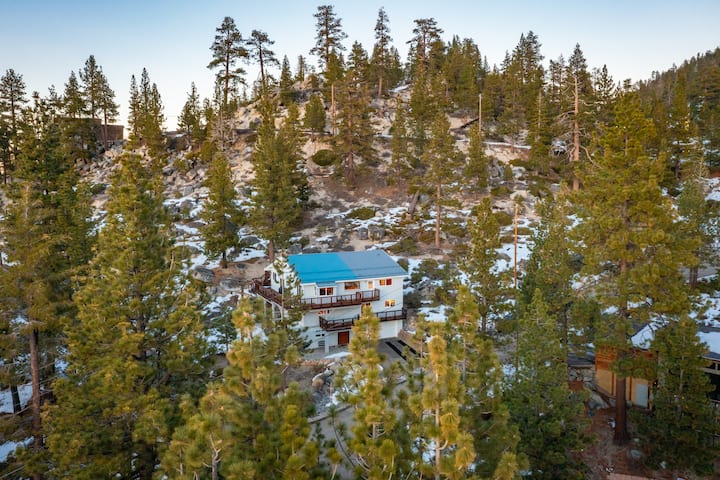 Heavenly Mountain View: Ski Hike Hot Tub Fireplace - South Lake Tahoe, CA
