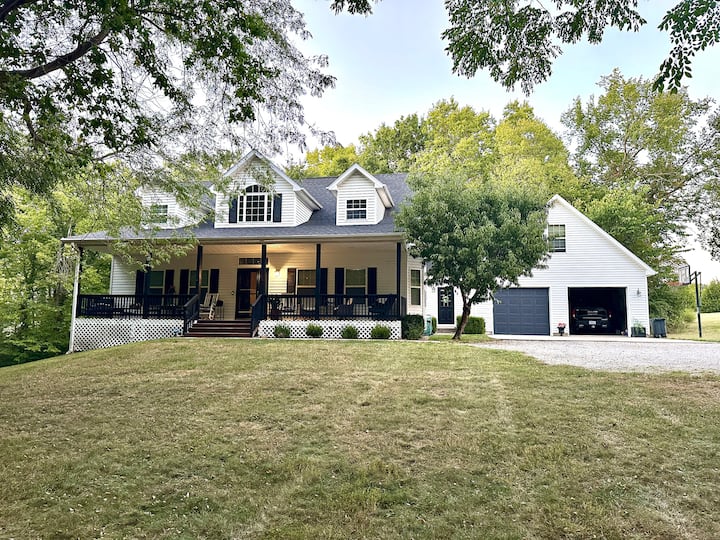 Beautiful Secluded Country Estate - Smithville, MO