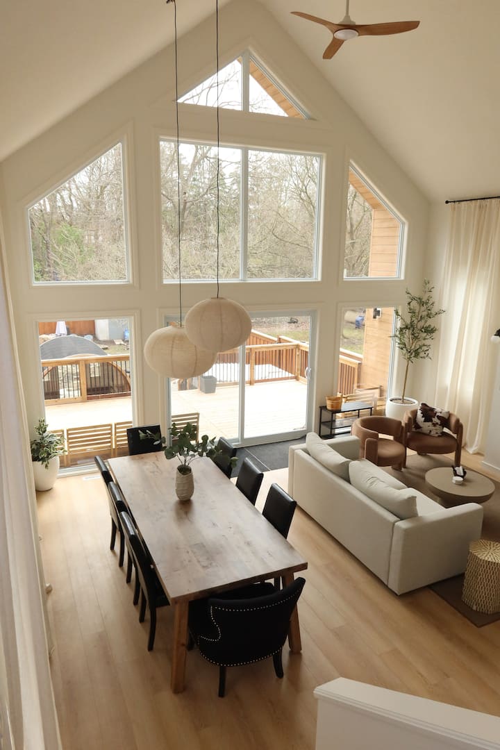 Luxury Spa Retreat | Hot Tub & Sauna | Sleeps 8 - London