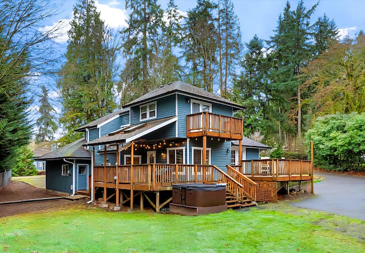 Great Location, Large Deck, Hottub, Bbq, Firepit - Federal Way, WA