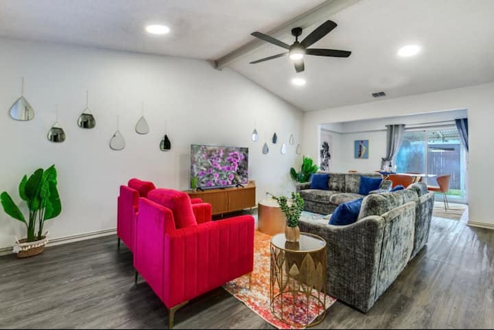 Color Pop Bungalow 3b 2b King - Richardson, TX