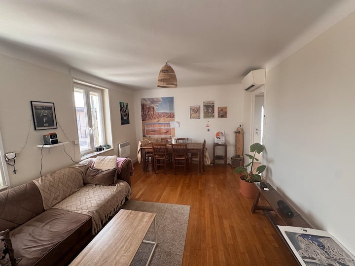 Appartement Simple Et Proche De Tout. - ボーヌ