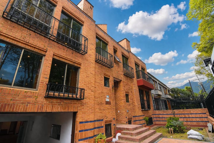 Luxury 3-ph Estate | Sleeps 40 | Jacuzzi | Park 93 - Bogotá