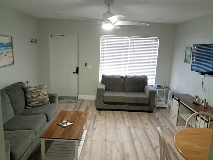 Unit 111 - Beach Getaway (2nd Floor) - Treasure Island, FL