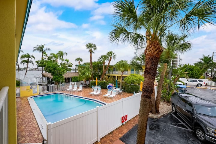 Unit 110 - Bay-side Beach Place (2nd Floor) - Treasure Island, FL