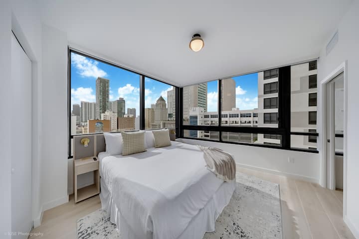 Skyline Elegance – 2br With Breathtaking Views - Miami