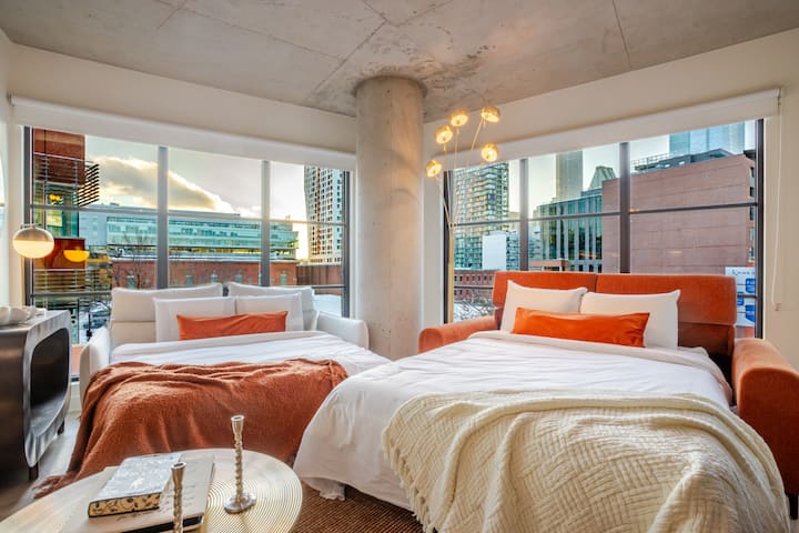 Rooftop Pool & Gym Retreat With Parking | Mtl - Montreal