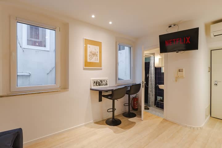 [City Center] Lazzaro Secret Suite *Free Netflix* - Trieste