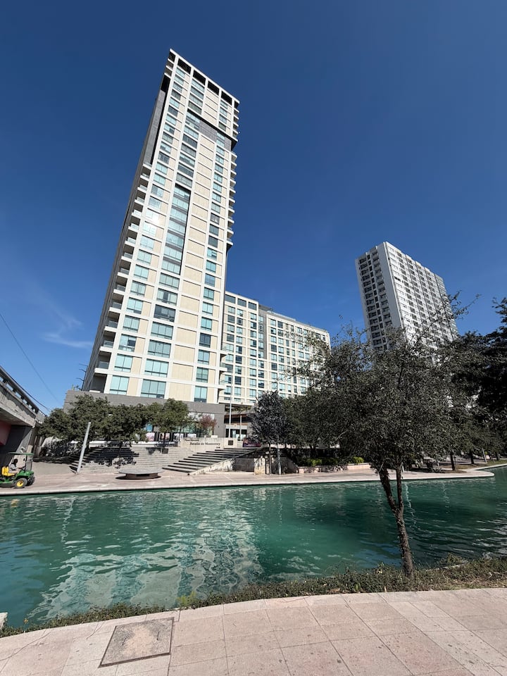 Moderno Loft En Paseo Santa Lucía - Monterrey