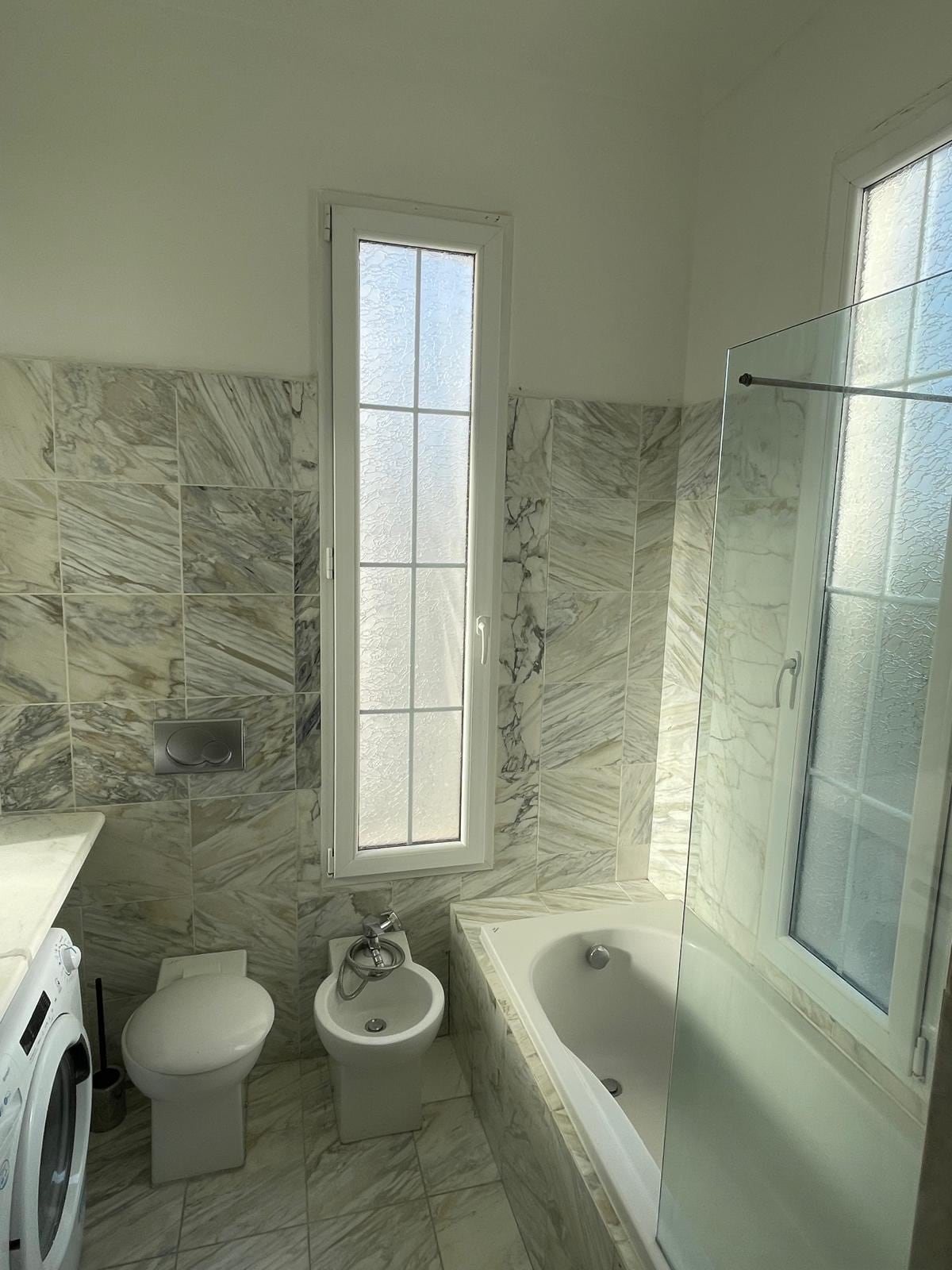 Studio calme avec balcon - Appartements à louer à Beausoleil, Provence ...