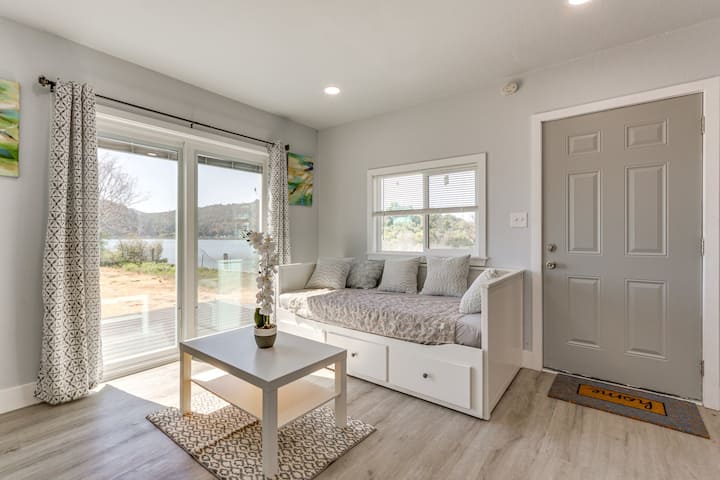 On The Lake Retreat! With Lake & Mountain Views - Clearlake, CA