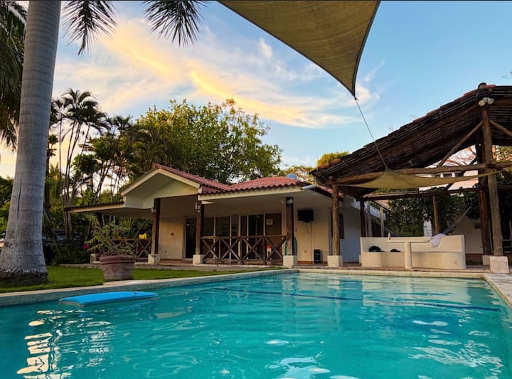 Vikena Beach House - El Salvador