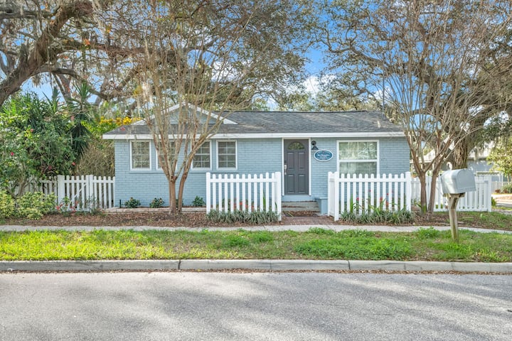 Harbor Cottage Near Main - Safety Harbor, FL