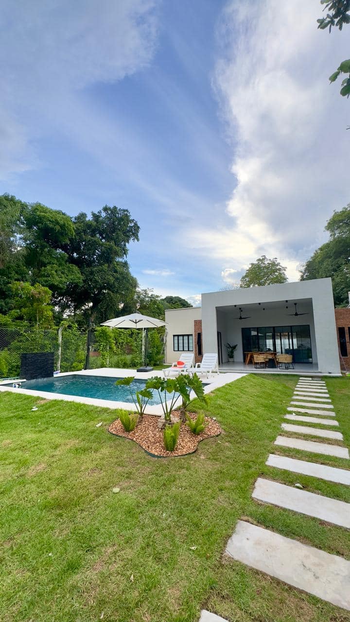 Casa A Estrenar En San Bernardino Verano 2026 - Paraguay