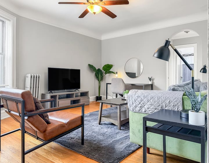 Well-laid-out 1br Apt Near Transit - Oriole Park - Chicago