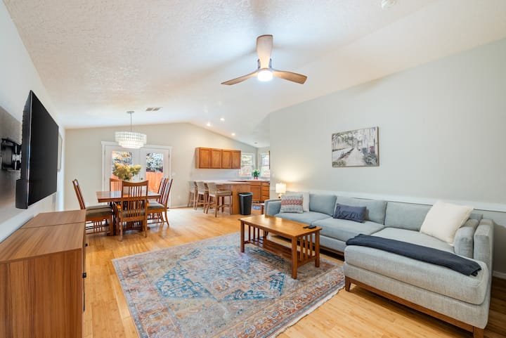 Charming Home | Big Yard | Updated Bathrooms - Nampa, ID