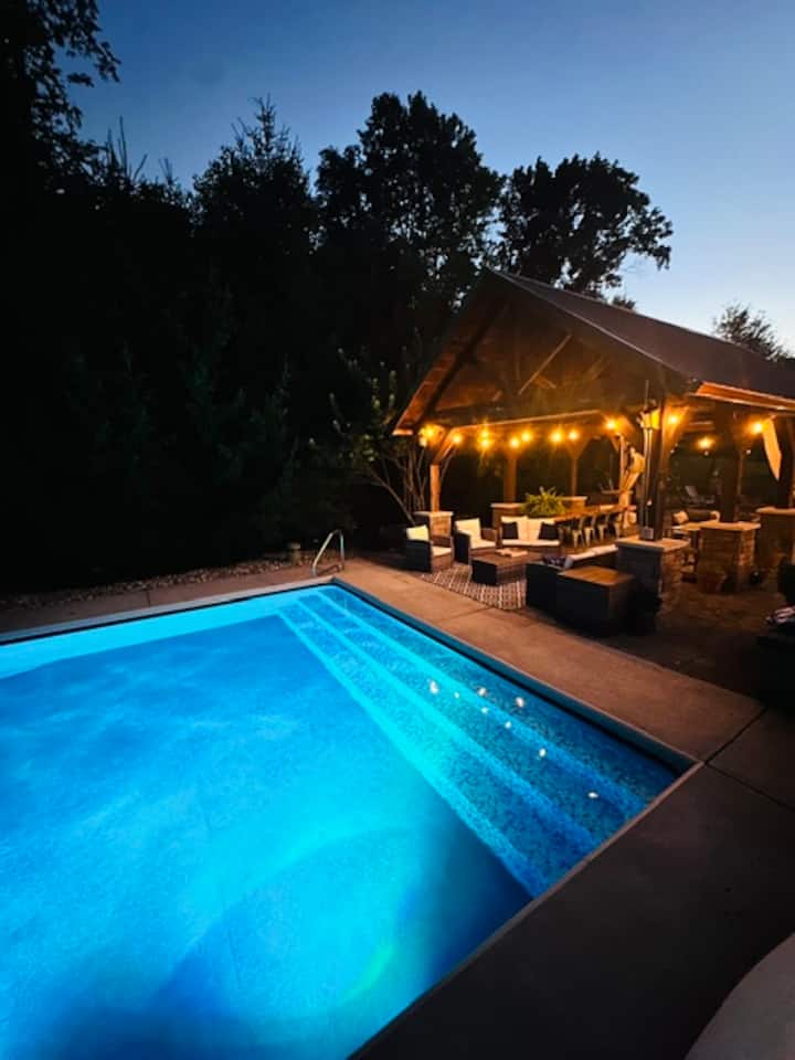 Luxury Home, Heated Pool, Minutes To Iu Stadium - Bloomington, IN