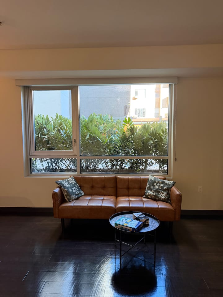 West Hollywood Los Angeles Luxury Apartment - Hollywood, CA