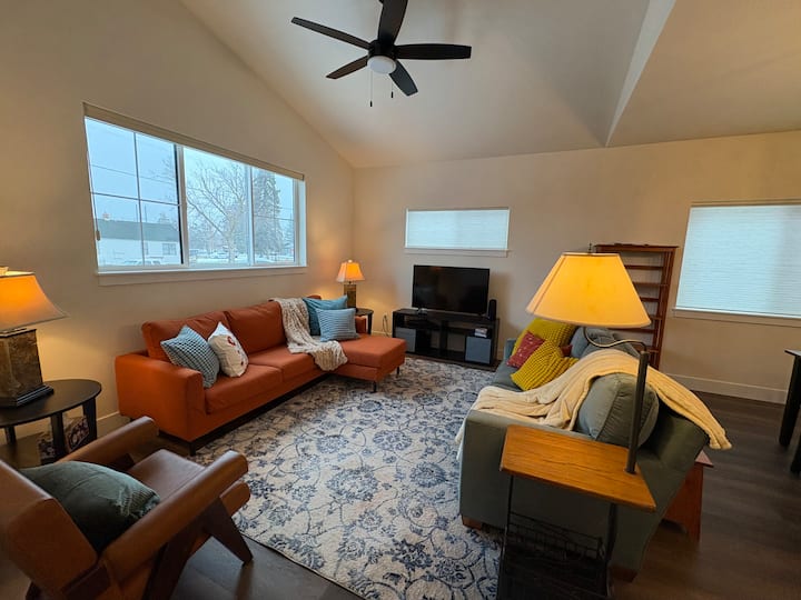 New 3br Home • Walkable • Near Downtown & Um - Missoula, MT