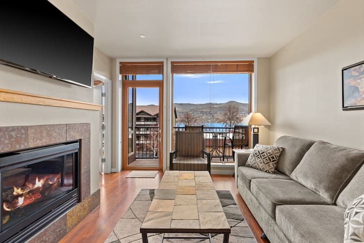 Lakeview | Indoor Pool + Hot Tub | 2 Parking Spots - Chelan, WA