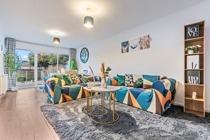 #99 Quirky And Stylish 3-bed Tamworth Centre Home - Staffordshire