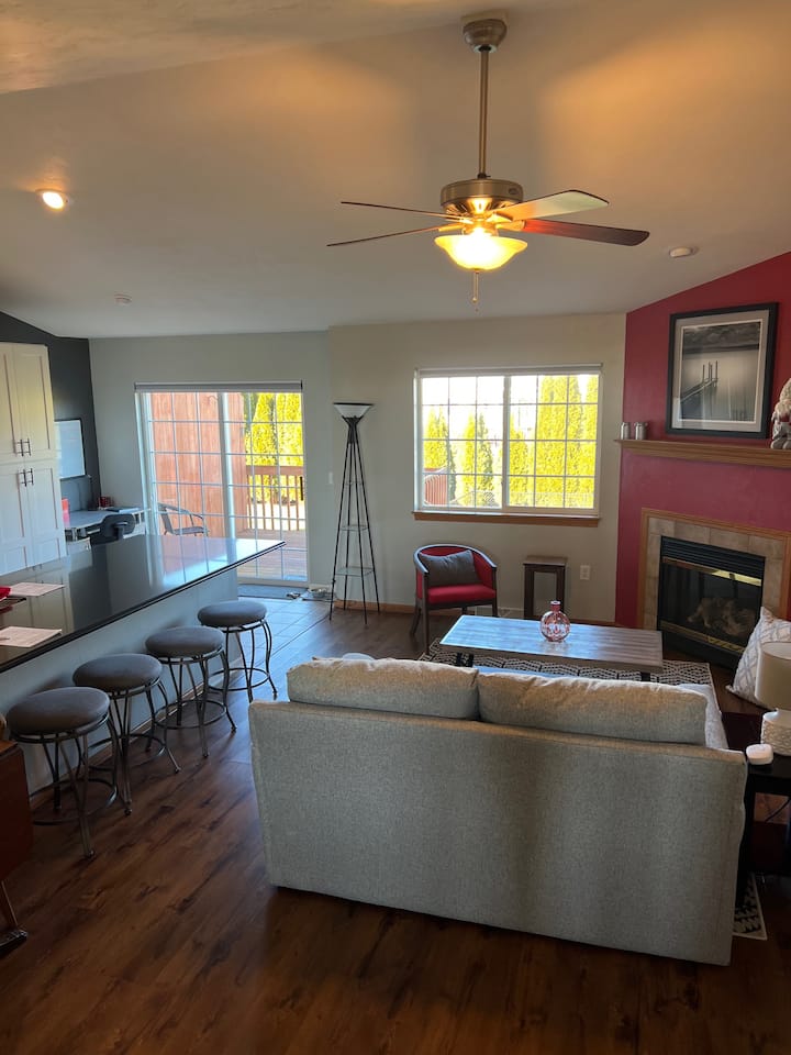 New! Near Madison- Sleeps 12! Convenient Location! - Lake Kegonsa, Stoughton