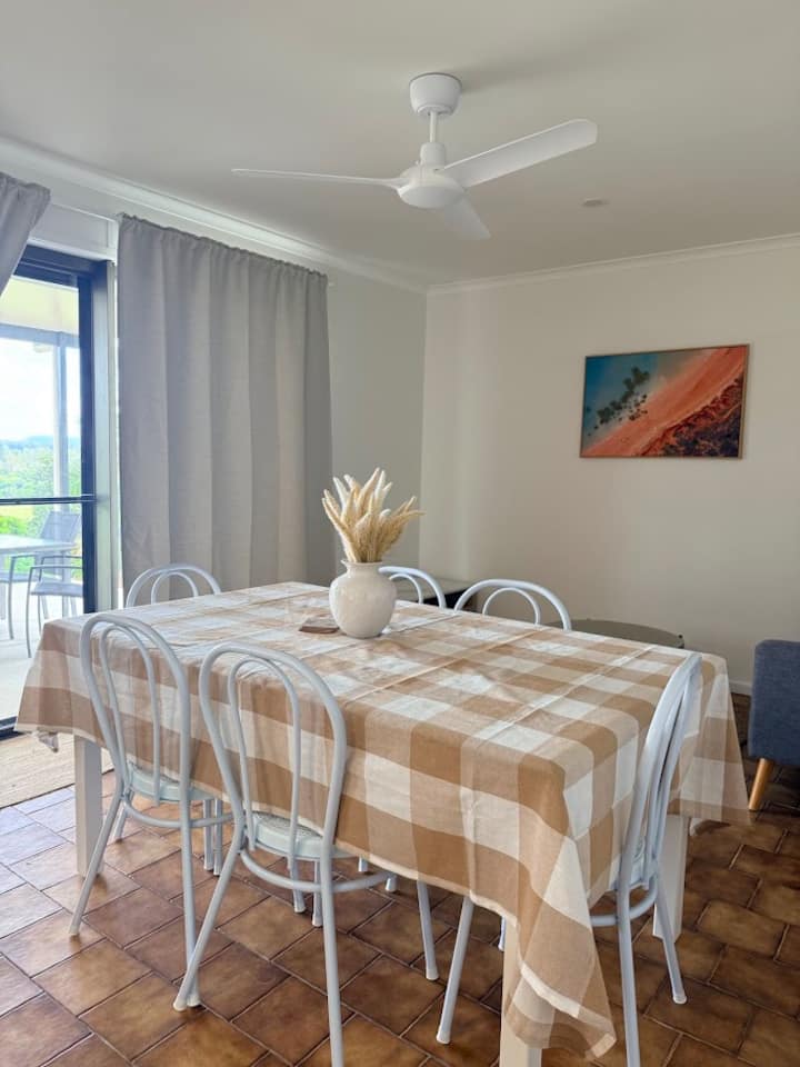 Valley View House 
A Peaceful Valley Stay - The Palms