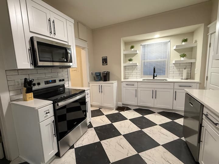 Modern Farmhouse Home Near Ku Campus - Lawrence, KS