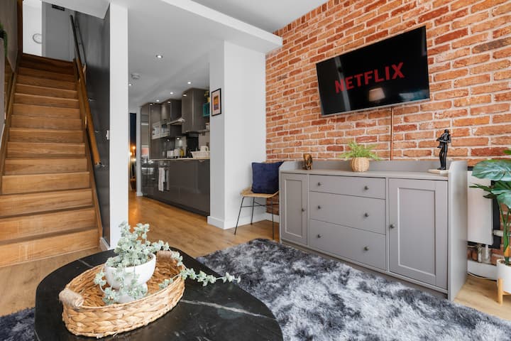 Contractor Stay | 3 Bed | Long Term & Relocation - Manchester