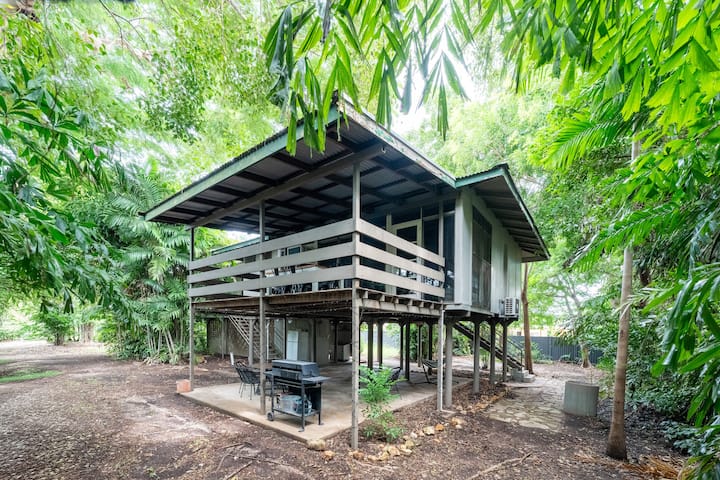 Zen City Tropics: Fenced Yard - Balcony - Desk - Darwin