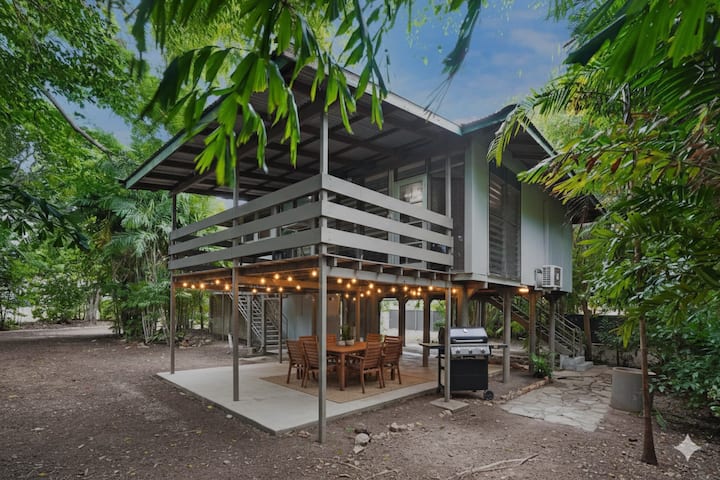 Zen In The Tropics: Fenced Yard - Balcony - Desk - Darwin