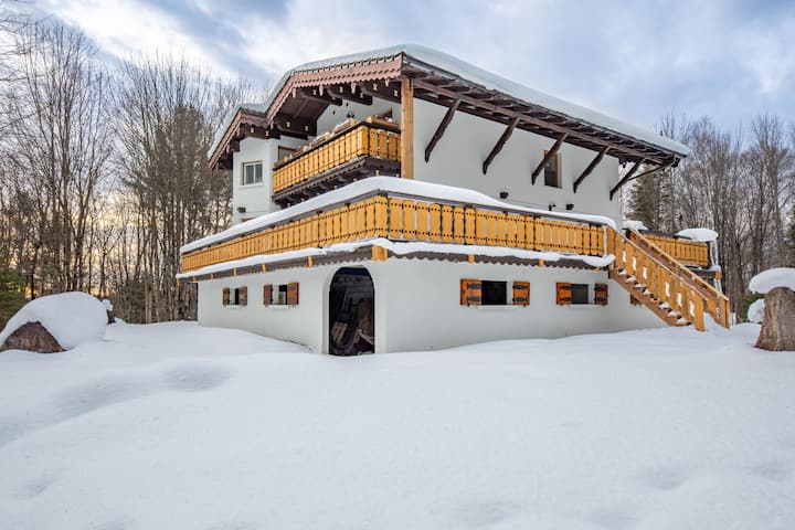European Style Getaway-accessible By Snowmobile - Huntsville