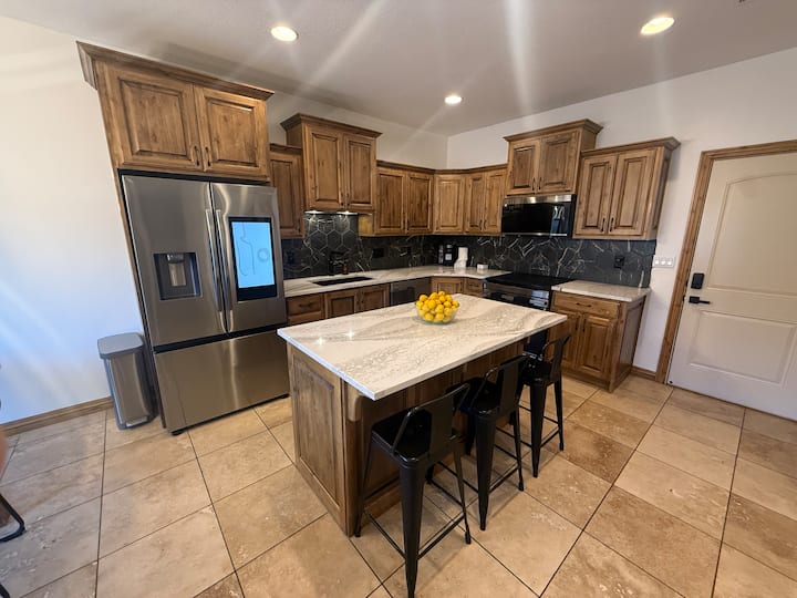 Modern Pet-friendly Townhome – Golf, Parks & More - オレム, UT