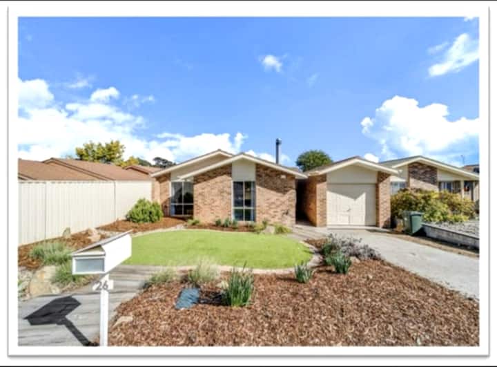 Fully Furnished 3 Bedroom , Ideal For Aps/defence - Queanbeyan