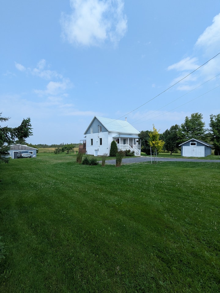 Petite Maison De Campagne Paisible Et Jolie - Trois-Pistoles