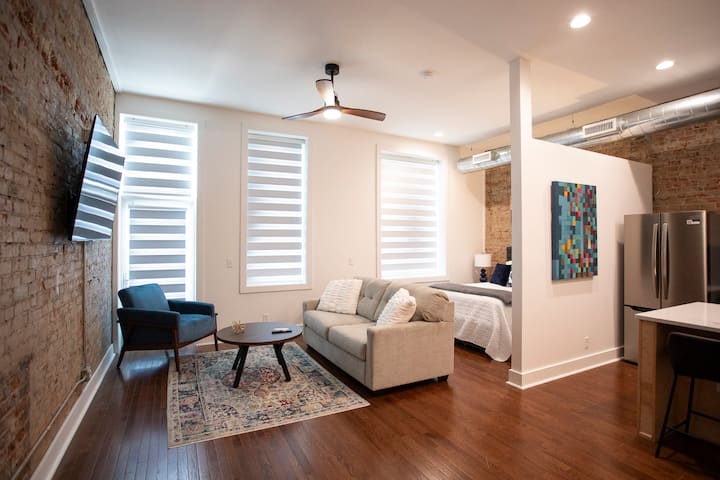 Stay In The Heart Of The Historic 100 Block - Council Bluffs, IA