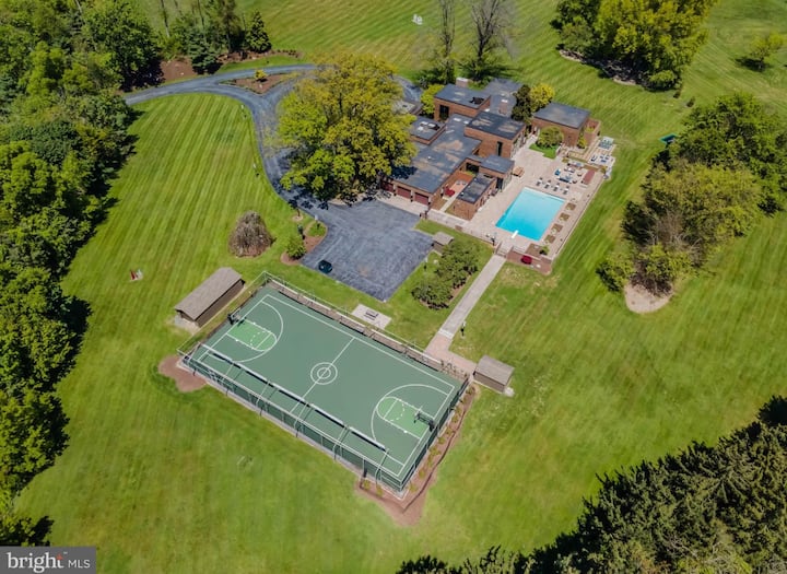 Private Oasis Estate - Harrisburg, PA