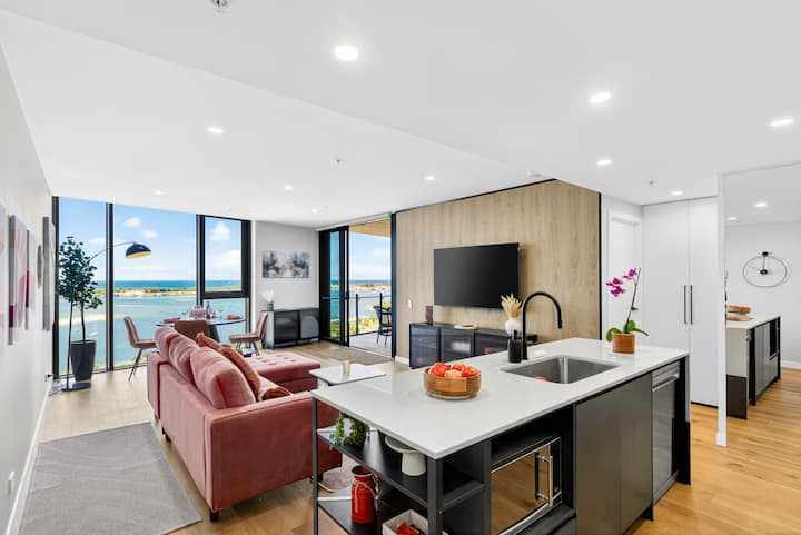 Elevated 2br Broadwater Ocean Views - Gold Coast