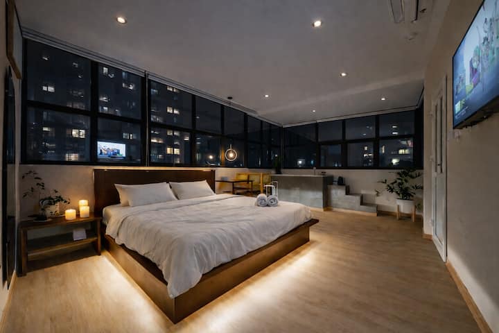 Aimeehouse-bathtub-citynightview-trainstreet-chill - China