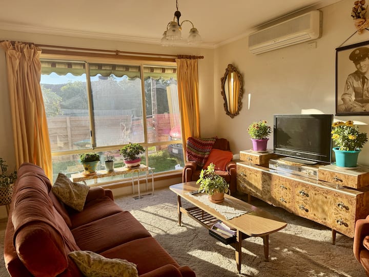 Warm, Creative, Whole Home Retreat - Geelong