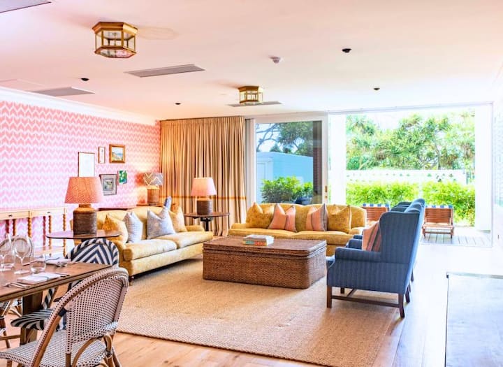 Halcyon House - 1 Bedroom Poolside Suite - Cabarita Beach