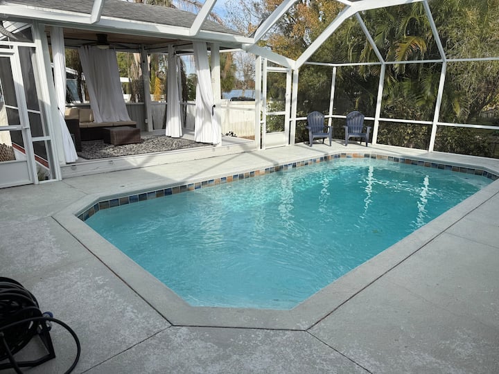 The Poolside Escape - 윈터 해븐