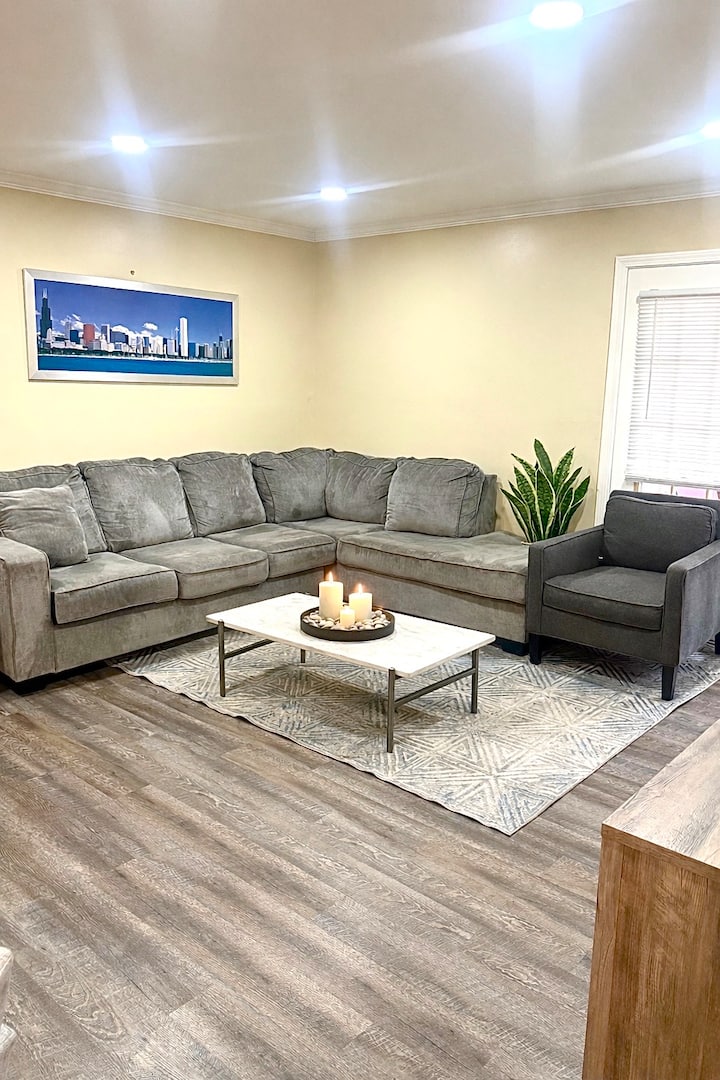 Perfect Location | Near Outlets & Entertainment - Aurora, IL